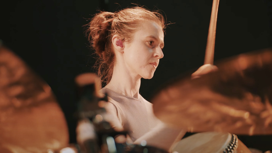 揭秘《汉斯·季默的世界》：金牌FOH工程师Colin Pink使用sE麦克风打造史诗现场体验 – YeahTone